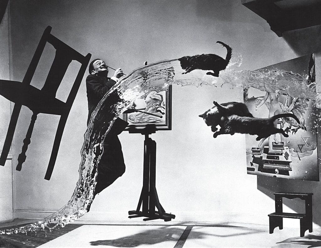 Dalí Atomicus (1948) — Philippe Halsman » La Storia Della Fotografia